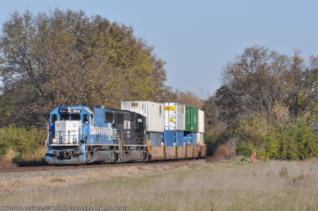 GMTX 9044 On NS 295 Eastbound